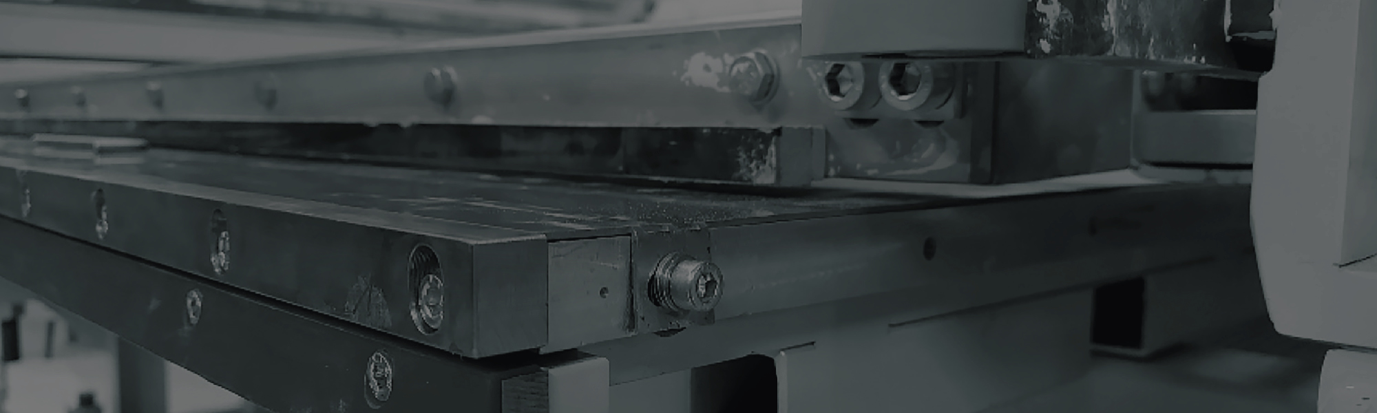 PNEUMATIC SLIDING PLATE | SACMI Revamping